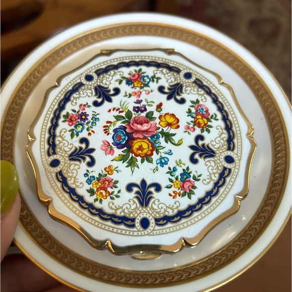 Stratton of England | Accessories | Vintage Stratton Of England Compact ...